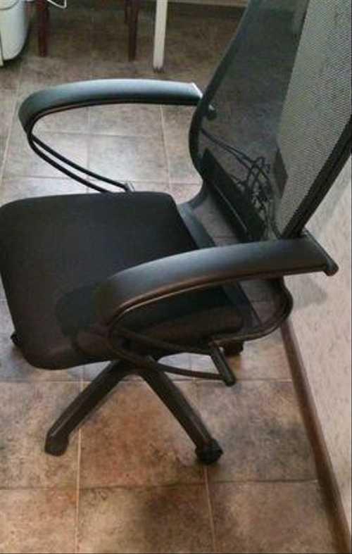 Компьютерное кресло руководителя метта