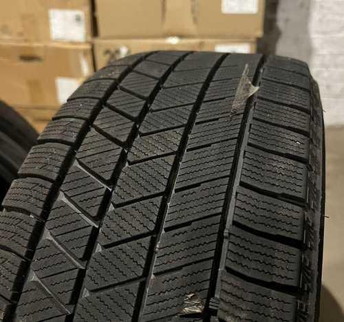 Bridgestone Blizzak VRX3 205/50 R17
