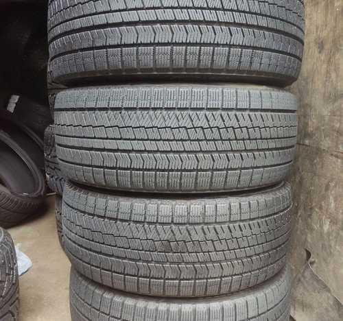 Bridgestone Blizzak VRX2 245/40 R19 94Q