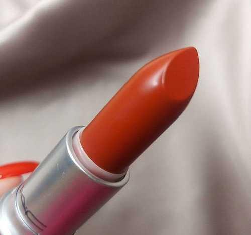 Помада Mac (Chili Matte) с сатиновым финишем