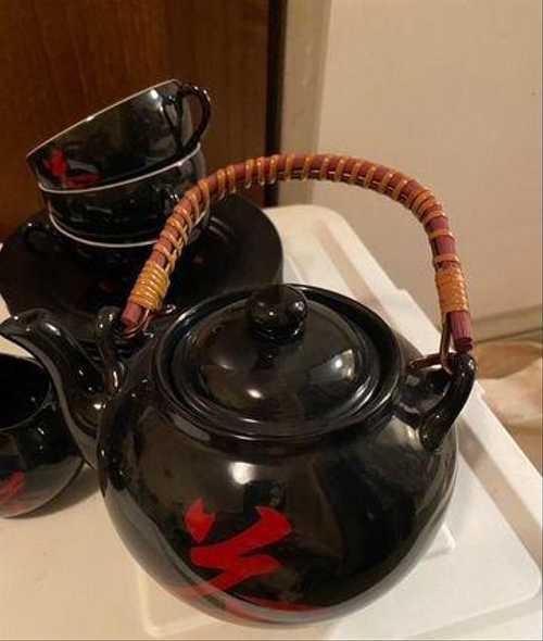 Японский чайный сервиз с иероглифами
