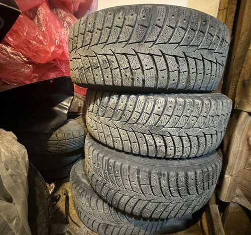 Laufenn I Fit Ice LW 71 215/60 R16