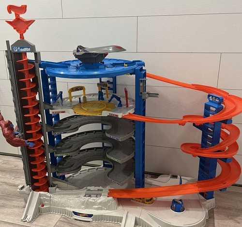 Продам Hot Wheels Super Ultimate Garage