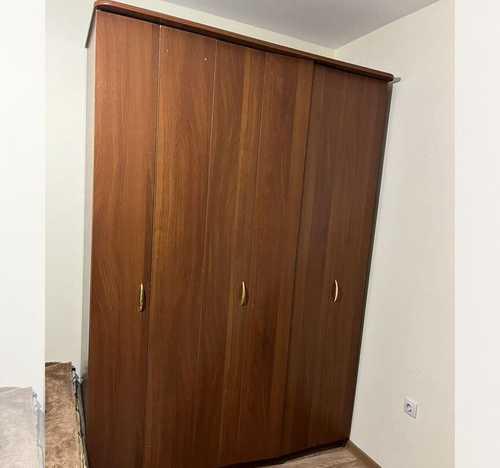 Шкаф