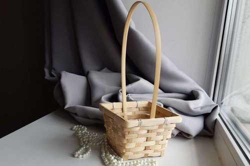 Плетеная корзинка для подарка маленькая
