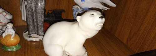 Фарфоровая статуэтка "Белый медведь " лфз
