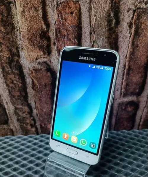 Смартфон Samsung Galaxy J1 (2016) (35703)