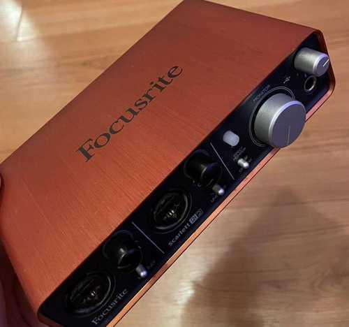 Звуковая карта Focusrite Scarlett 2i2 1st Gen