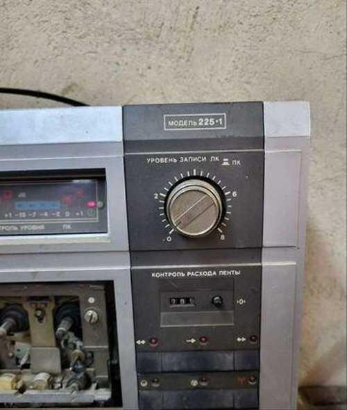 Магнитофон кассетный стереофонический