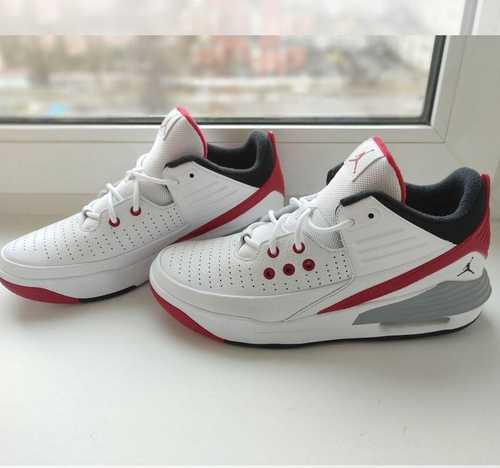 Кроссовки Nike Air Jordan Max Aura 5