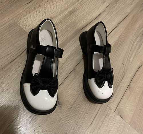 Продам туфли школьные