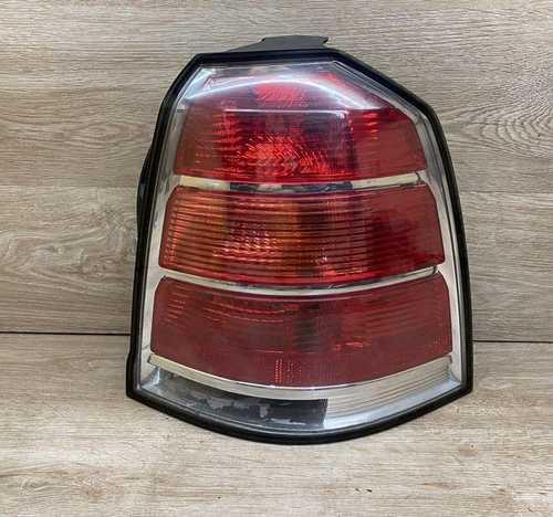 Фонарь правый Opel Zafira B дорестайлинг 112141
