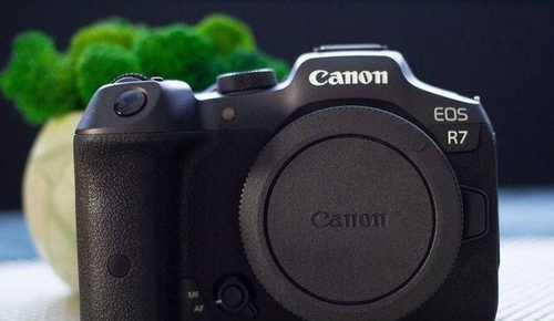 Беззеркальная камера Canon EOS R7 Body черная