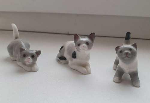 Фарфоровые статуэтки три кошки С5мейные
