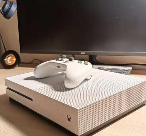 Microsoft Xbox One S, 1000 ГБ