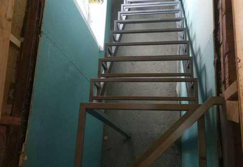 Лестница Г-образная с забежными ступенями