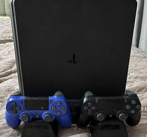 Sony PlayStation 4 Slim, 1000 гб, 2 геймпада
