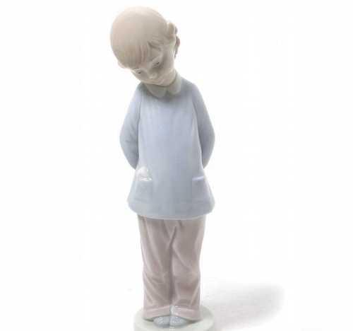 Фарфоровая фигура "Наказаный мальчик". Lladro