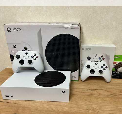 Xbox series S 2 геймпада   акумы