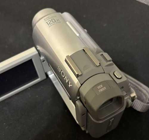 Видеокамера Sony Handycam