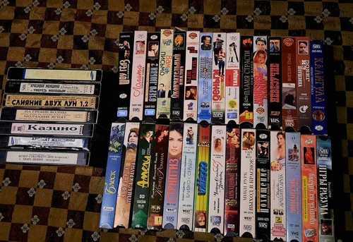 Видеокассеты и DVD диски с фильмами пакетом