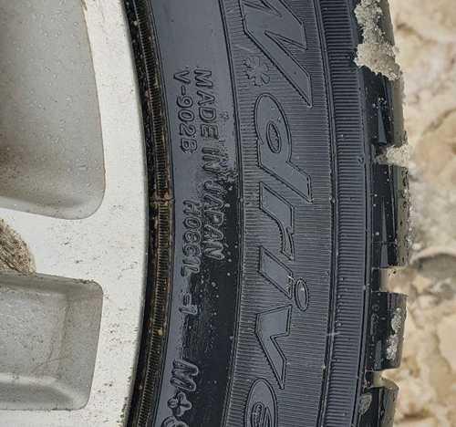 Yokohama W.Drive V902B 295/40 R21
