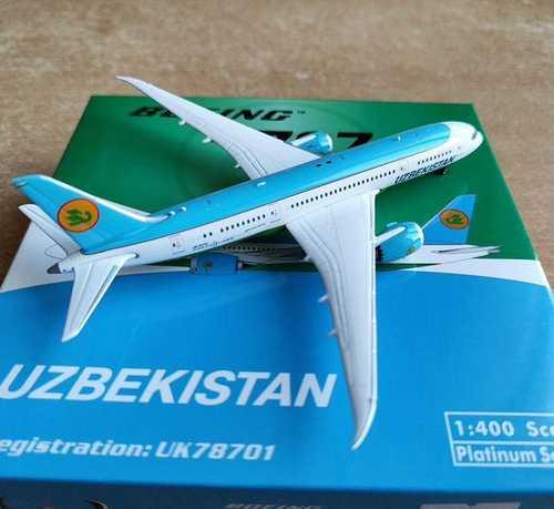 Модель самолёта B 787-8 Uzbekistan 1/400 Phoenix