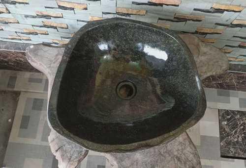 Раковина из речного камня о. Бали