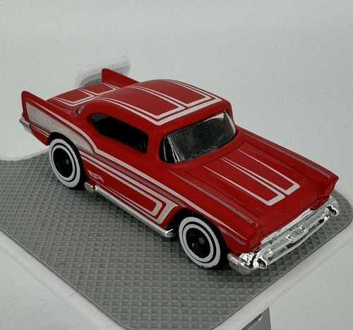 Hot wheels 57 chevy (1)