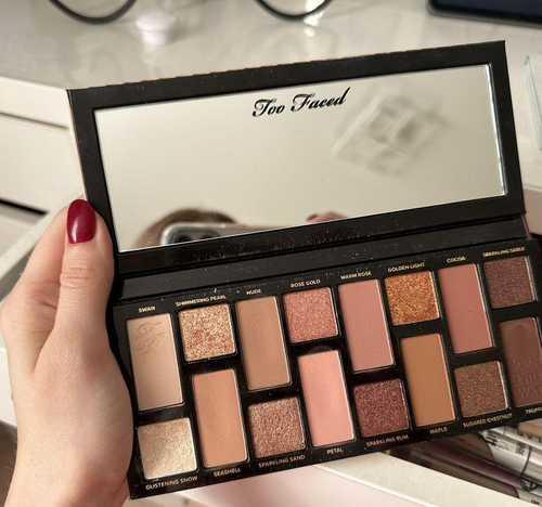 TOO faced born this WAY Палетка теней для век