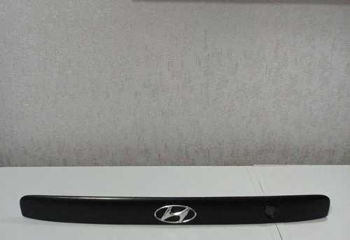 Накладка крышки багажника Hyundai accent
