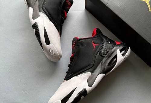 Nike Air Jordan max aura 4