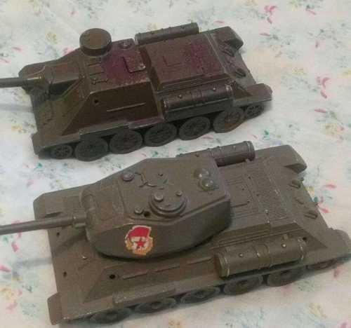 Детские игрушки Танк Т-34 и Су-100 СССР
