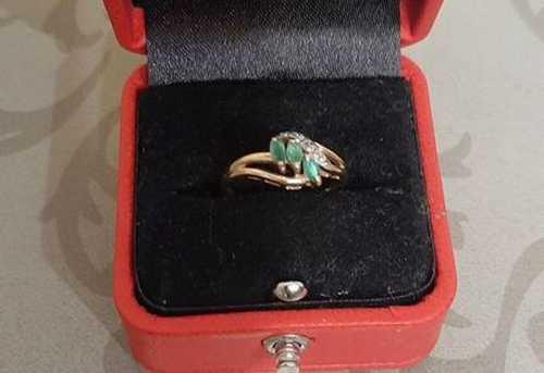Зототое кольцо с бриллиантом, изумрудом,16 размер