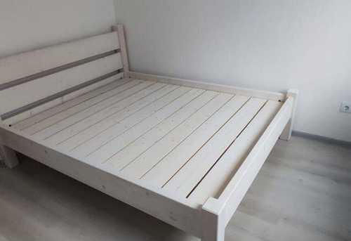 Двухспальная кровать из массива дерева цвет Белый