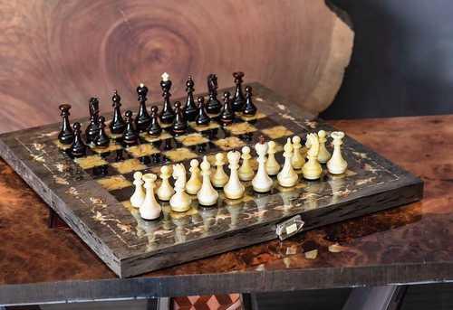 Шахматы подарочные из янтаря и дерева 56х56 см