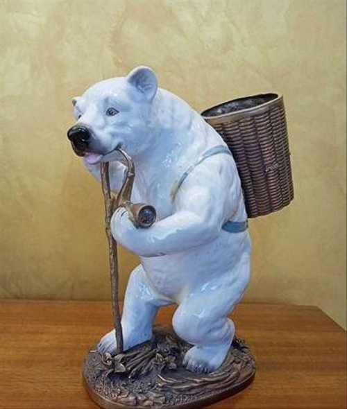 Фигура белого медведя из фарфора с бронзой