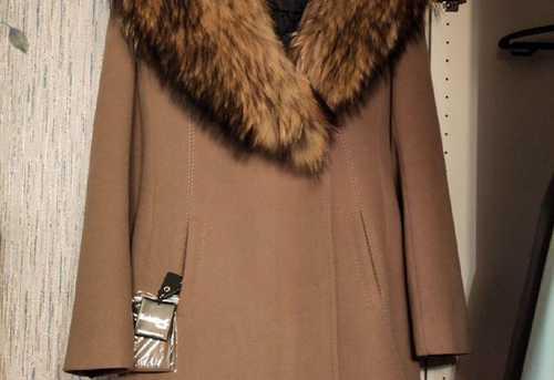 Женское шерстяное пальто с мехом из енота