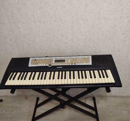 Синтезатор Yamaha psr r200