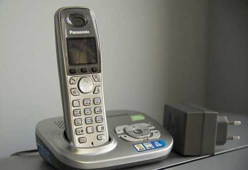 Радиотелефон с автоответчиком Panasonic KX-TG8021R