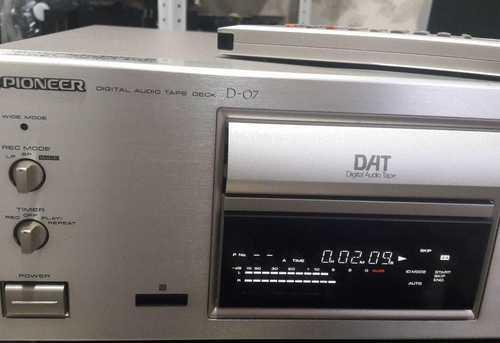 Dat pioneer d-07