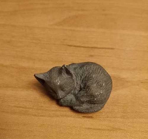 Фигурка котенок лежащий - металл