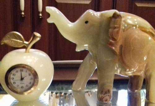 Слон и Яблоко часы из оникса