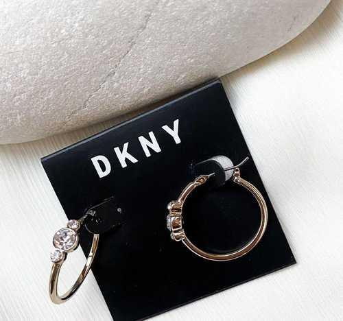 Новые серьги dkny кольца в стразах ориг