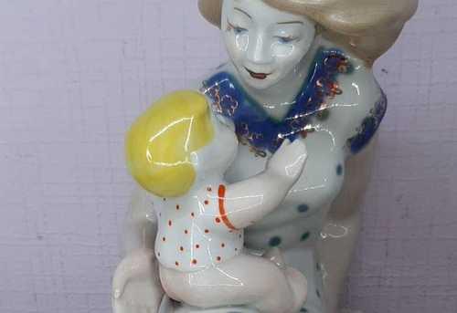 Фарфоровая статуэтка Мать с ребёнком зхк полонне