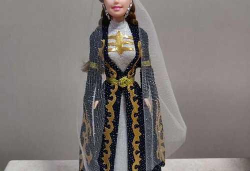 Кукла выставочная в Кавказском платье