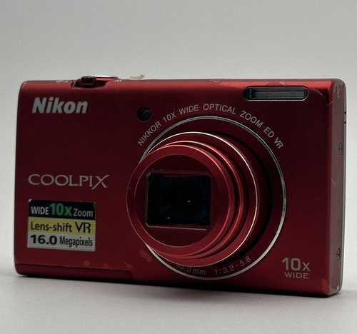 Винтажный фотоаппарат Nikon Coolpix S6200