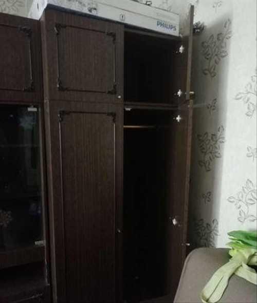 Шкаф платяной