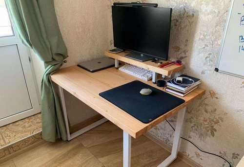 Компьютерный стол с полкой из массива дерева