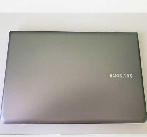 Ноутбук 14" Samsung NP535